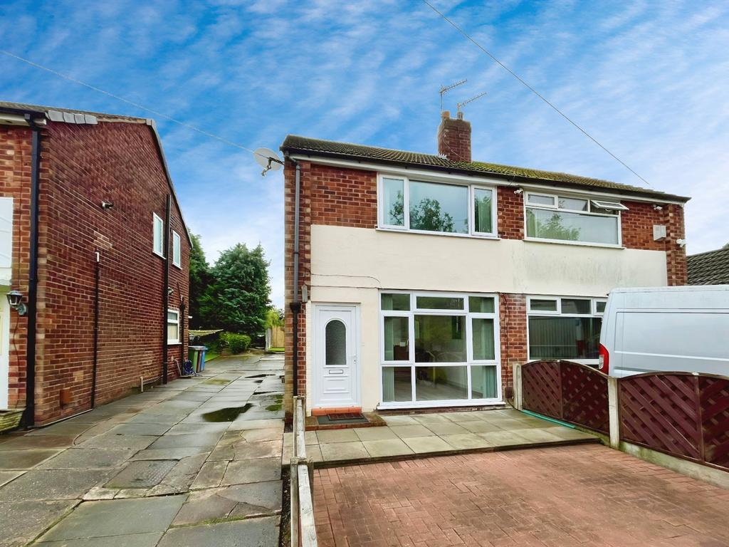 Redland Avenue, Reddish, Stockport, SK5 2 bed semi-detached house - £ ...
