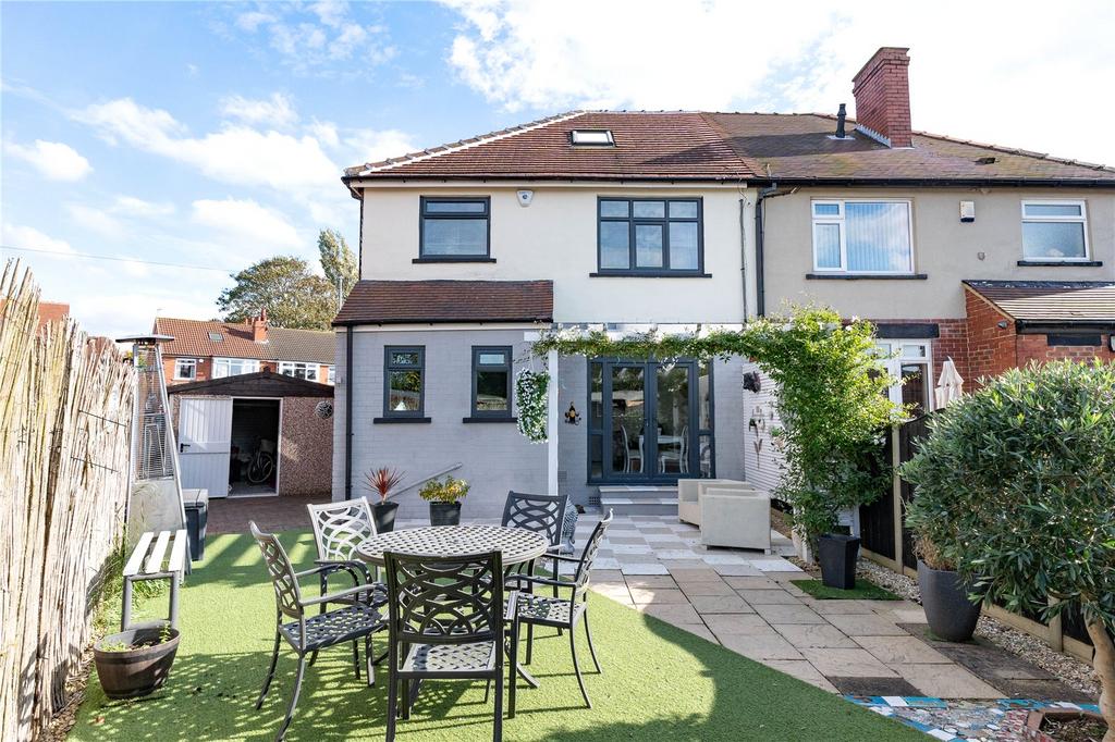 Cross Gates Avenue, Leeds 3 bed semi-detached house for sale - £315,000