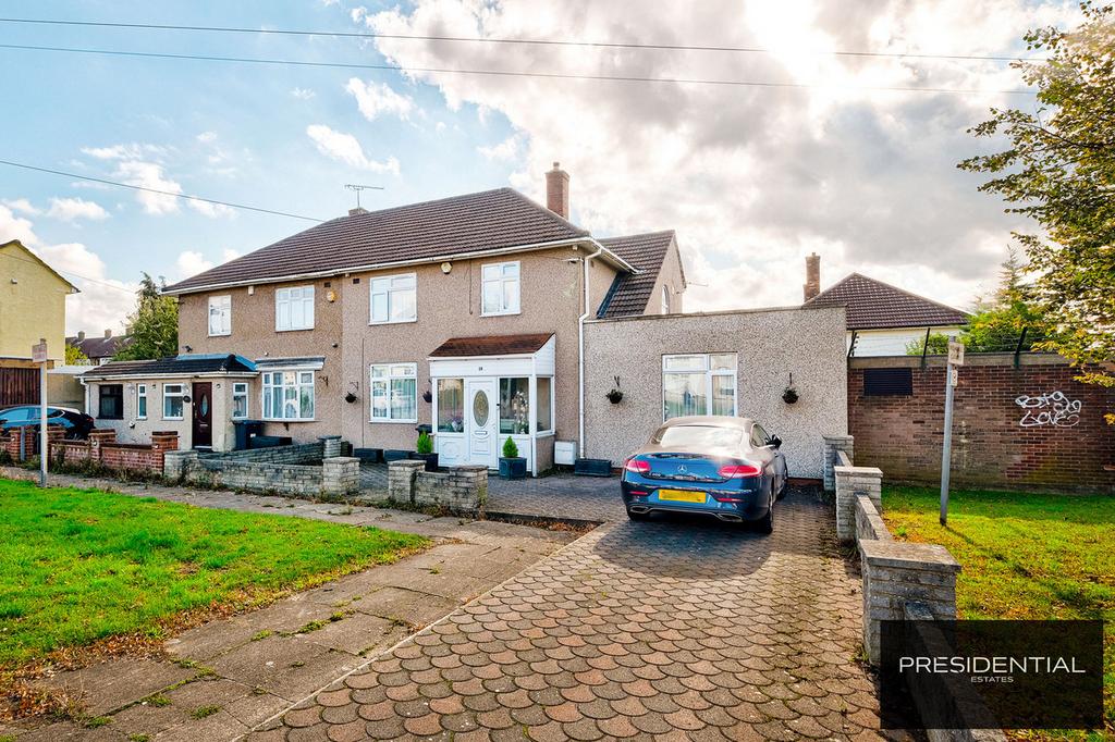 Chigwell IG7 3 bed semi-detached house - £575,000