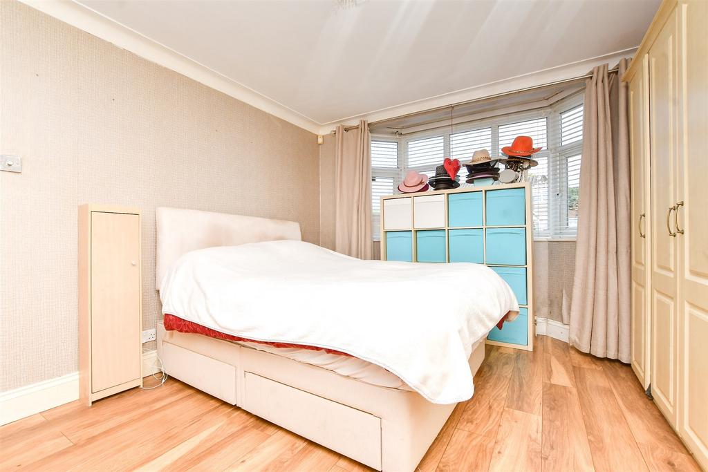 Rose Hill Park West, Sutton, Surrey 3 bed ground floor maisonette for ...