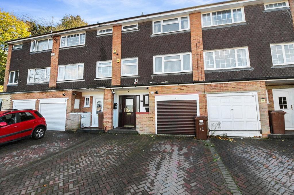 Kemp Close, Davis Estate, Kent, ME5 3 bed terraced house - £300,000