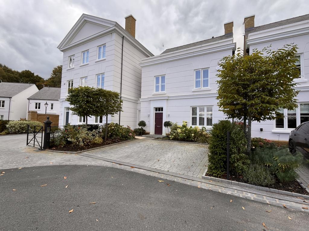 Manor House Drive, Alderley Park... 4 bed detached house - £4,350 pcm ...