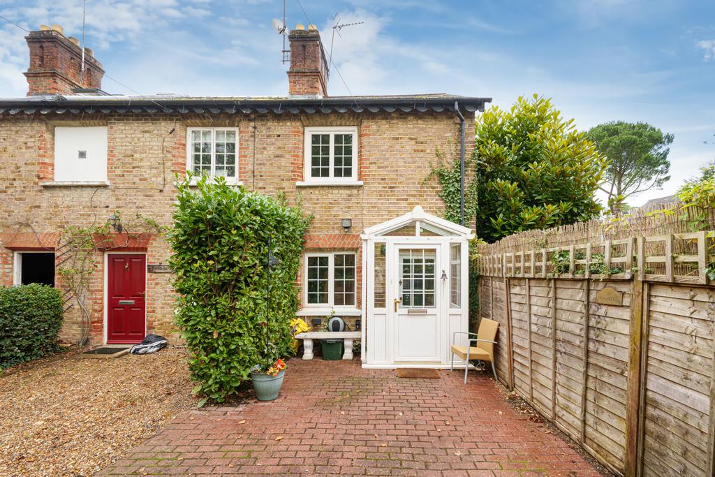 Hollybush Hill, Stoke Poges... 2 bed end of terrace house for sale - £ ...