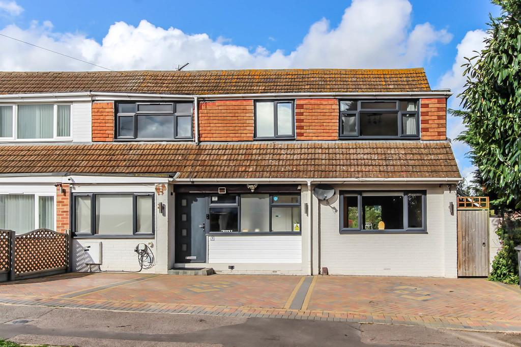 James Road, Wellingborough NN8 5 bed semi-detached house - £330,000