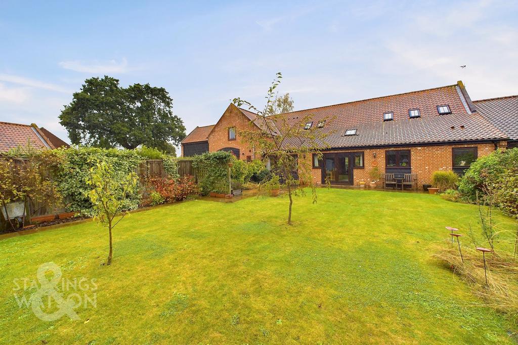 The Green, Freethorpe, Norwich 4 bed barn conversion for sale - £545,000