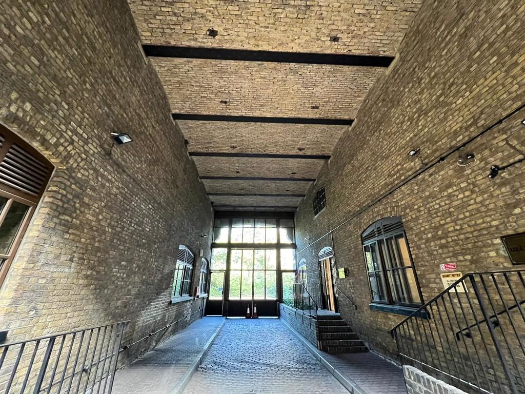 Telfords Yard, London E1W 1 bed apartment - £2,000 pcm (£462 pw)