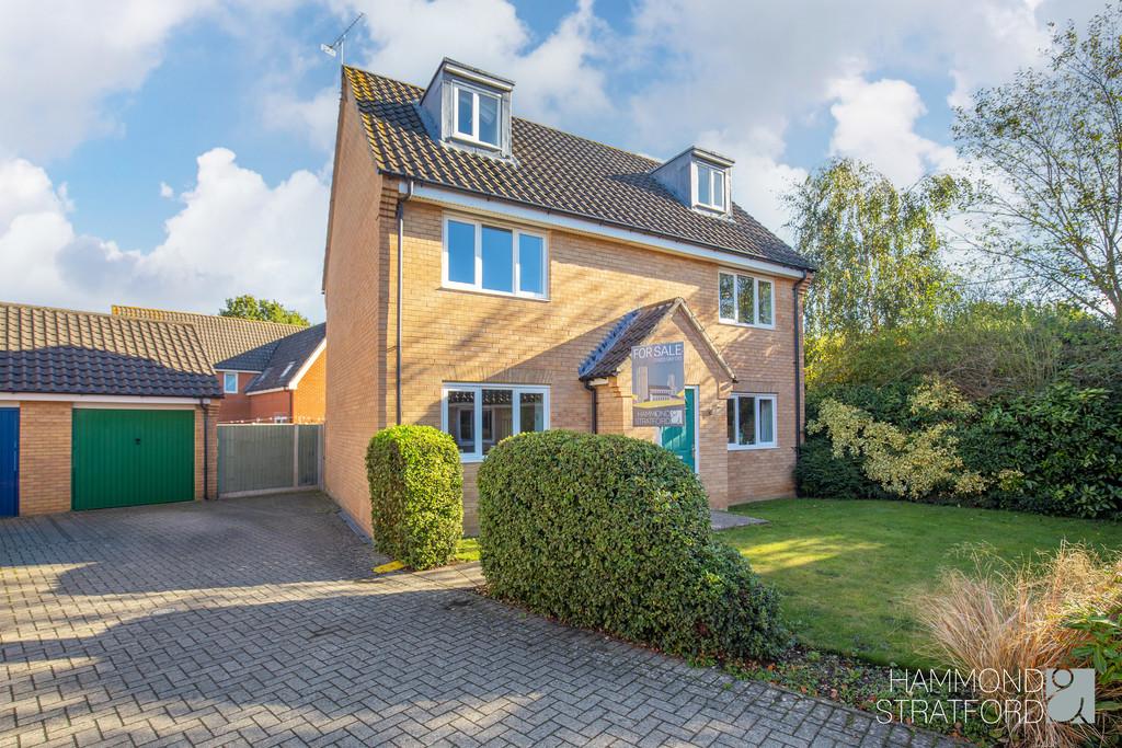 Campion Way, Hethersett 5 bed detached house - £400,000