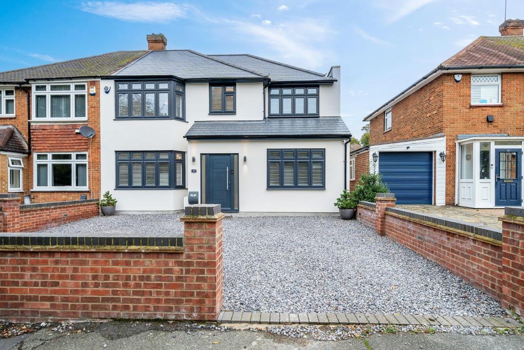 Rochester Drive, Bexley DA5 5 bed semi-detached house - £775,000