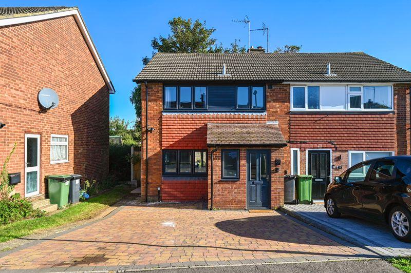 Winchcombe Road, Basingstoke RG21 3 bed semi-detached house - £350,000