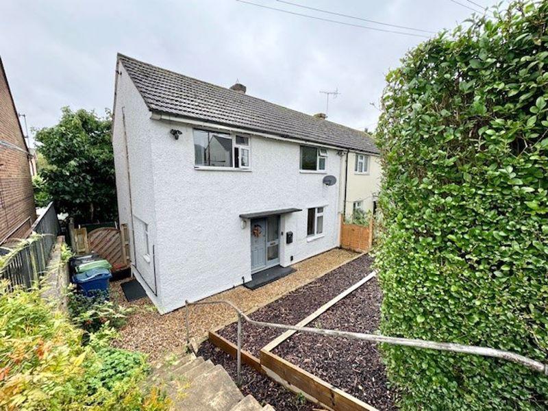 Holtspur Avenue, High Wycombe HP10 2 bed semi-detached house - £389,950