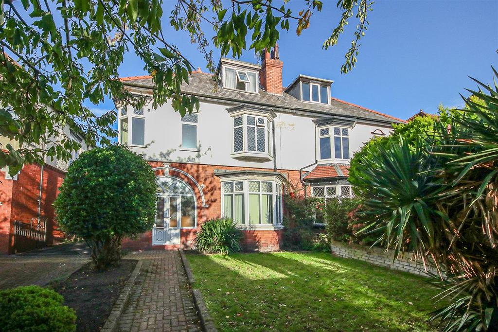 Melling Road, Southport PR9 5 bed semi-detached house - £375,000