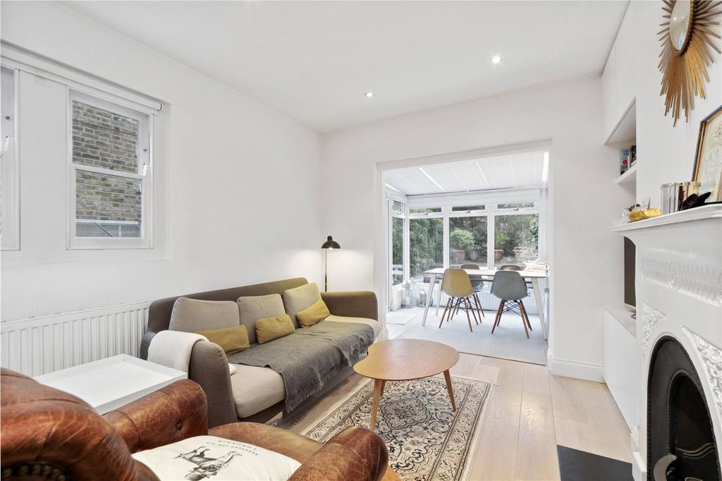Lynton Road, London NW6 2 bed apartment - £2,699 pcm (£623 pw)