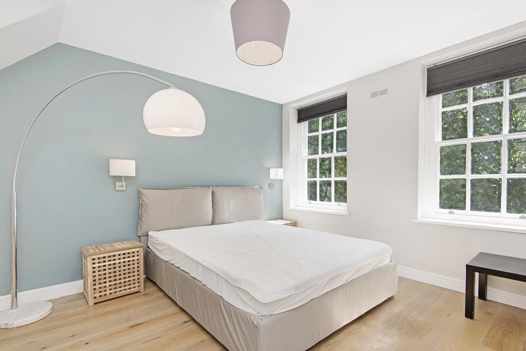 Eaton House, SW11 3 bed apartment to rent - £3,000 pcm (£692 pw)