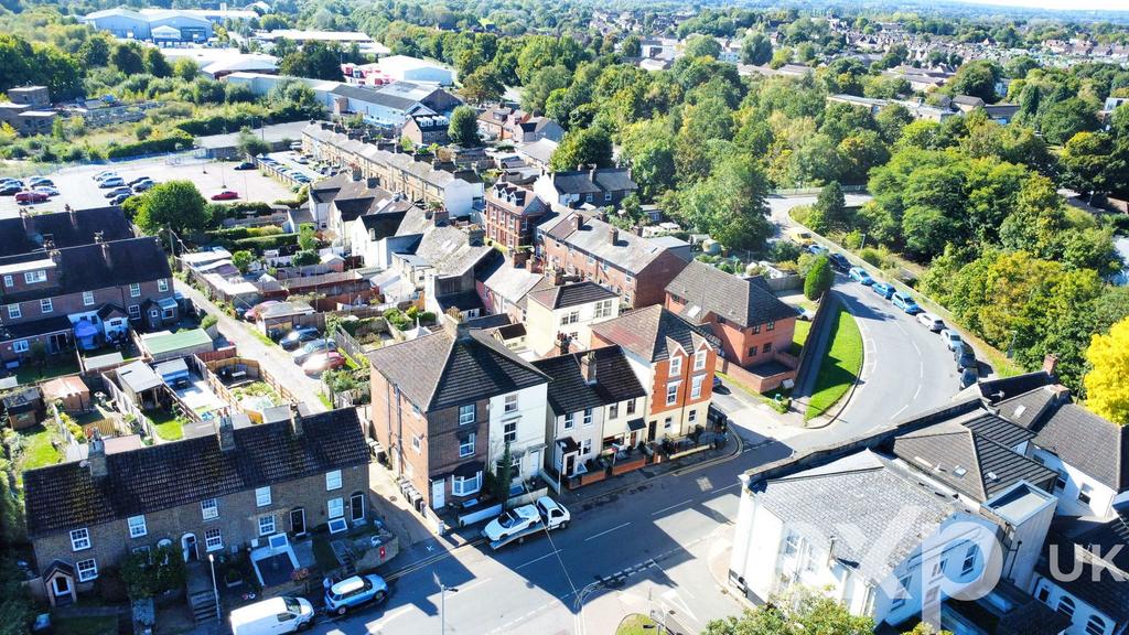 High Street, Snodland ME6 3 bed terraced house - £300,000