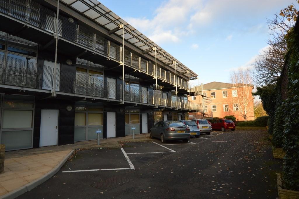Clive Street, Bolton, BL1 1 bed flat - £725 pcm (£167 pw)