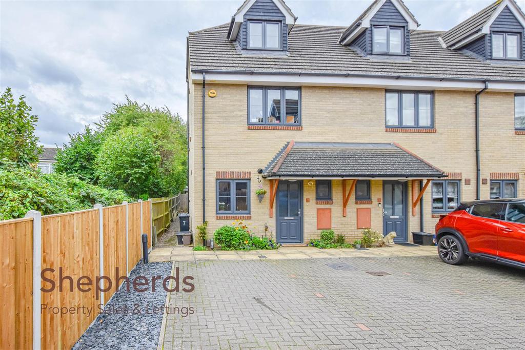 De Burgh Close, Broxbourne EN10 3 bed end of terrace house - £500,000