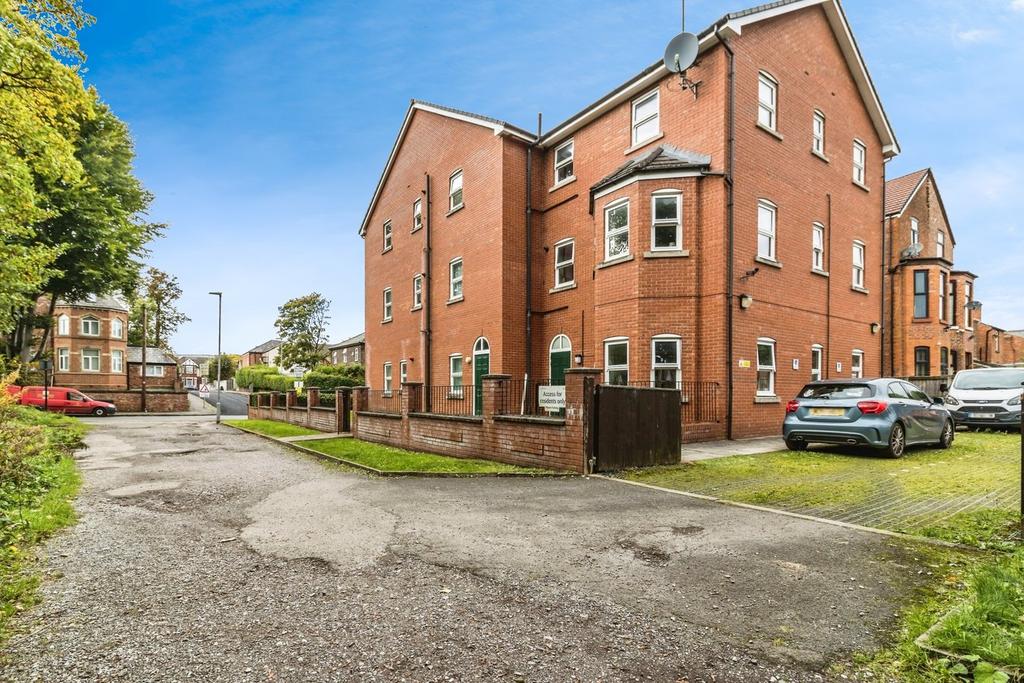 Rectory Road, Manchester M8 2 bed apartment - £140,000