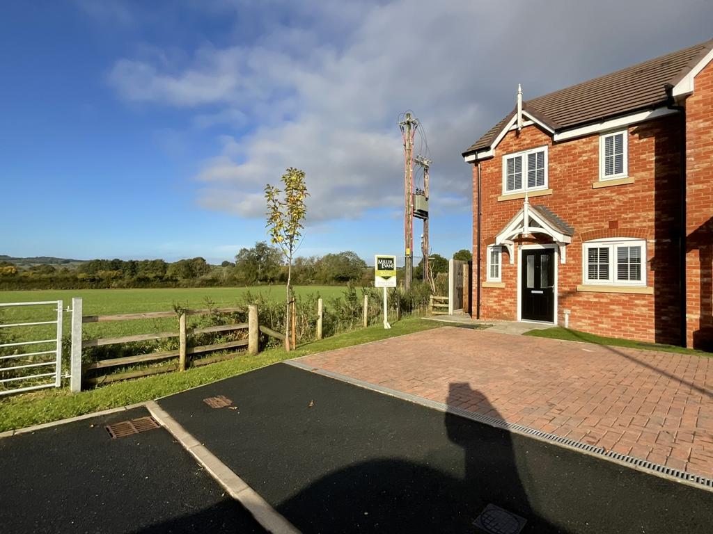 10 Barkley Street, Baschurch... 3 bed semi-detached house - £1,100 pcm ...