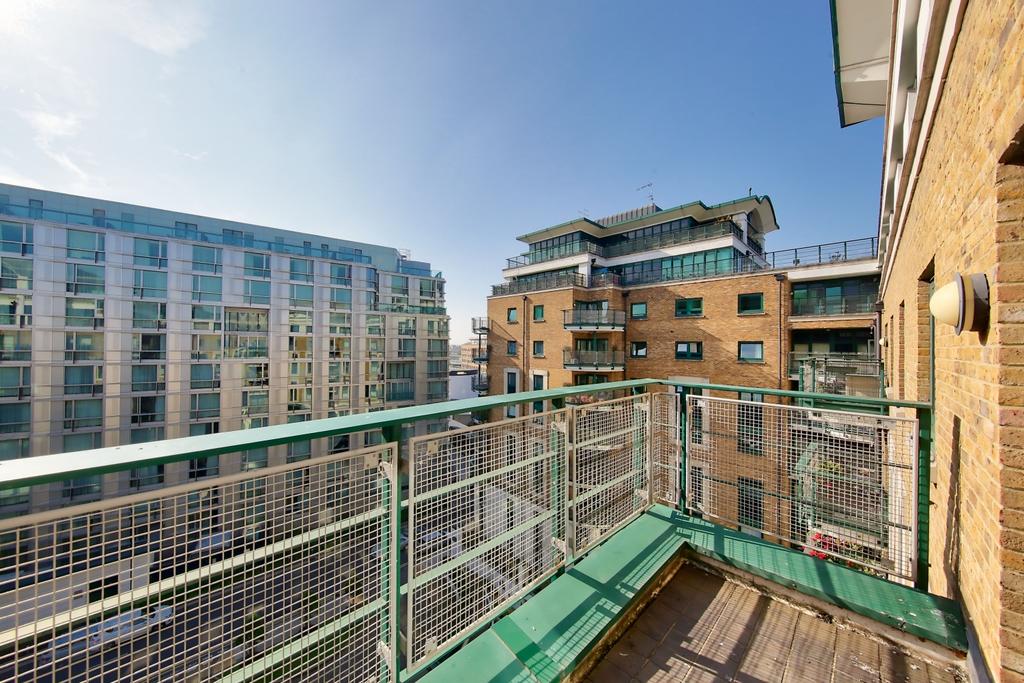 WARREN HOUSE, Beckford Close... 2 bed flat - £3,250 pcm (£750 pw)