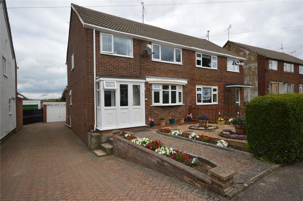 Charlwood Road, Luton, Bedfordshire, LU4 3 bed semi-detached house - £ ...