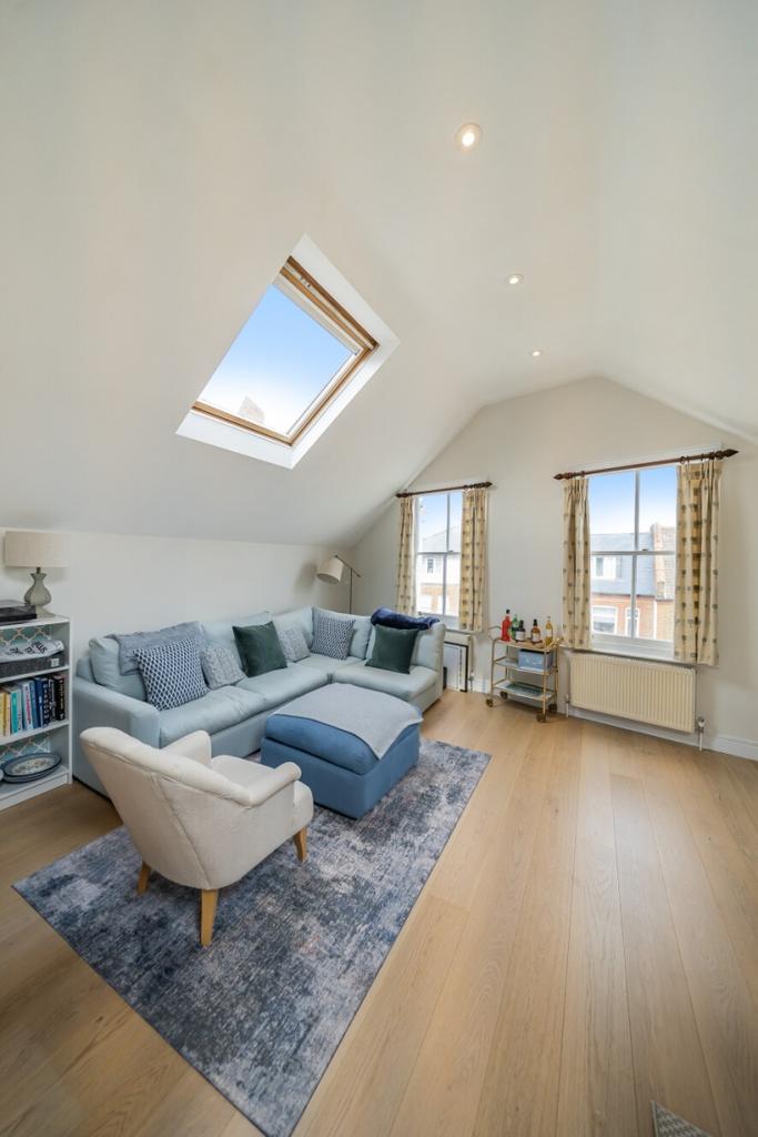 Farlow Road West Putney SW15 2 bed apartment - £2,600 pcm (£600 pw)