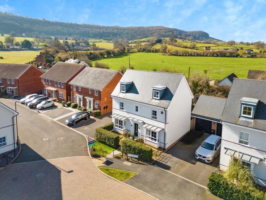 Lyndon Morgan Way, Leonard Stanley, GL10 5 bed detached house - £650,000