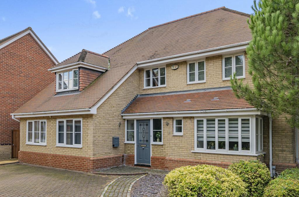 Gregory Mews, Waltham Abbey EN9 6 bed detached house for sale - £839,999