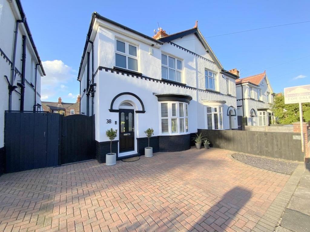 Lindum Road, Cleethorpes 3 bed semi-detached house - £300,000