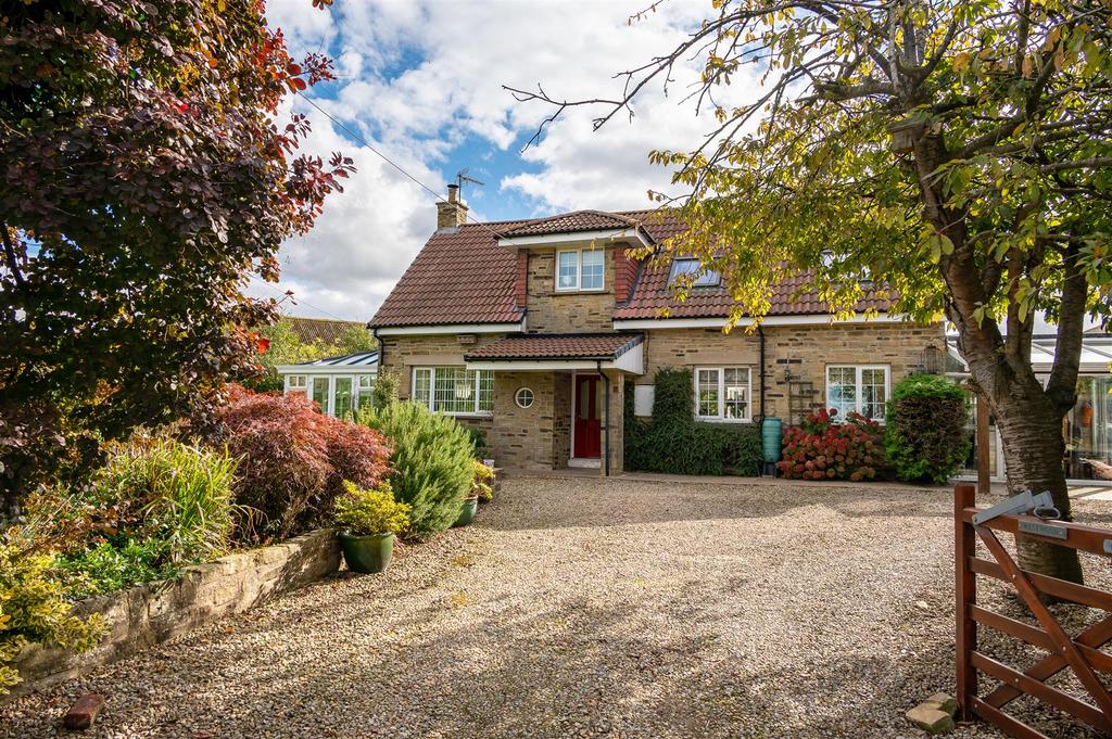 Tockwith Road, Long Marston, York... 4 bed detached house - £500,000