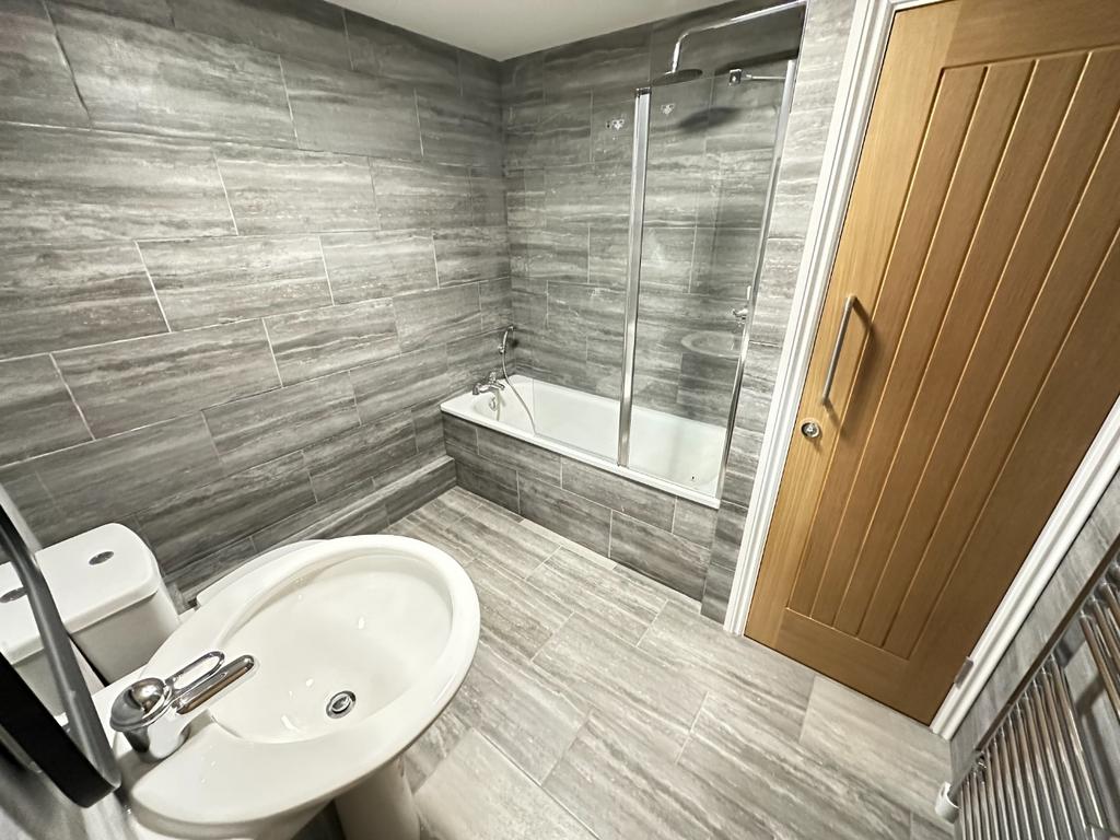 Windsor Walk, Luton, Bedfordshire, LU1 Studio to rent - £1,300 pcm (£ ...