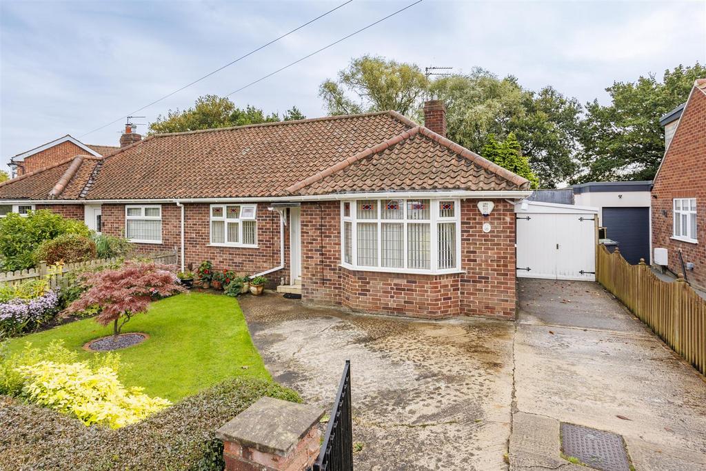 Moor Lane, Woodthorpe, York, YO24 2QX 2 bed semi-detached bungalow - £ ...