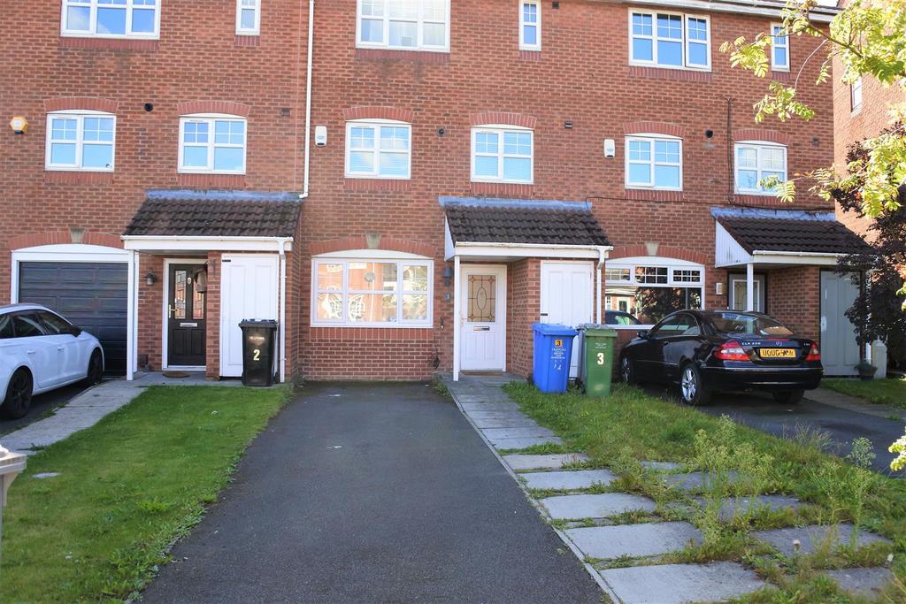 Ingle Nook Close, Carrington... 4 bed terraced house - £1,600 pcm (£369 pw)