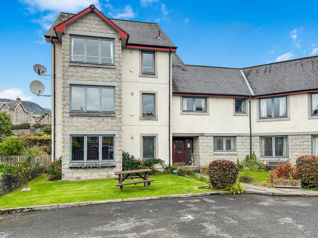 Garry Place, Toberargan Road, Pitlochry 2 bed ground floor flat - £150,000