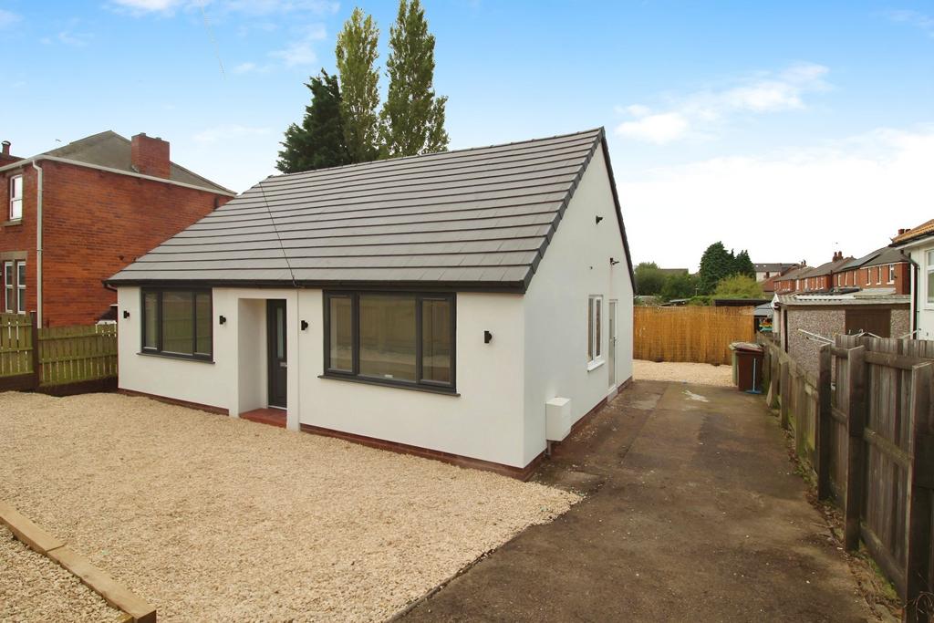 Pinfold Lane, Leeds LS26 2 bed bungalow - £1,100 pcm (£254 pw)