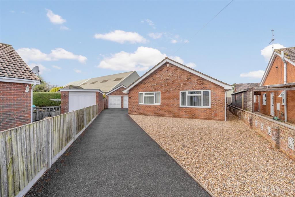 Camelot Gardens, Fishtoft, Boston 3 bed detached bungalow - £200,000