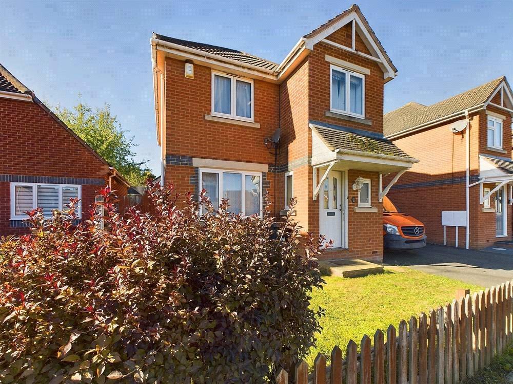 Fowler Avenue, Worcester... 3 bed link detached house - £300,000