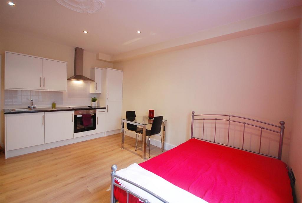 Belgrave Road, London SW1V Studio - £1,712 pcm (£395 pw)