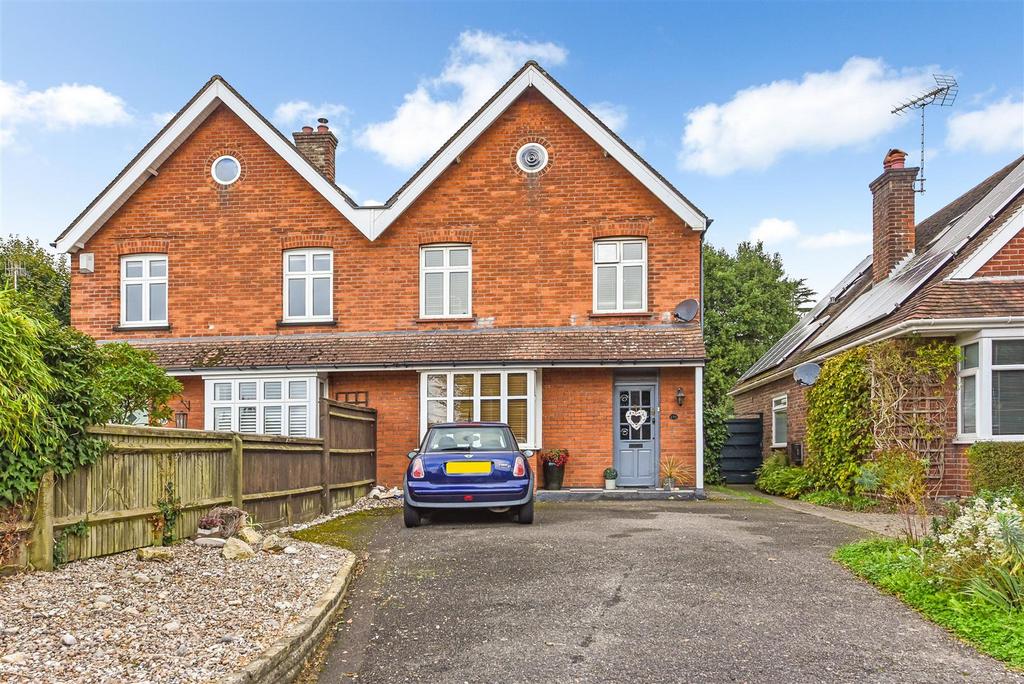 Whyke Road, Chichester 3 bed semi-detached house for sale - £520,000