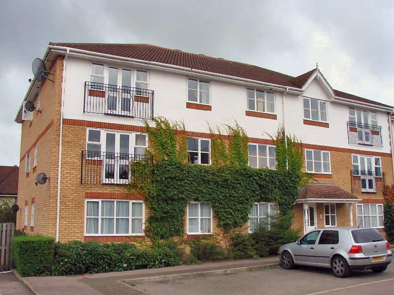 Alexandra Gardens, Woking GU21 2 bed flat - £1,450 pcm (£335 pw)