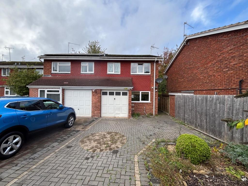 Milcote Close, Greenlands, Redditch, B98 3 bed semi-detached house - £ ...
