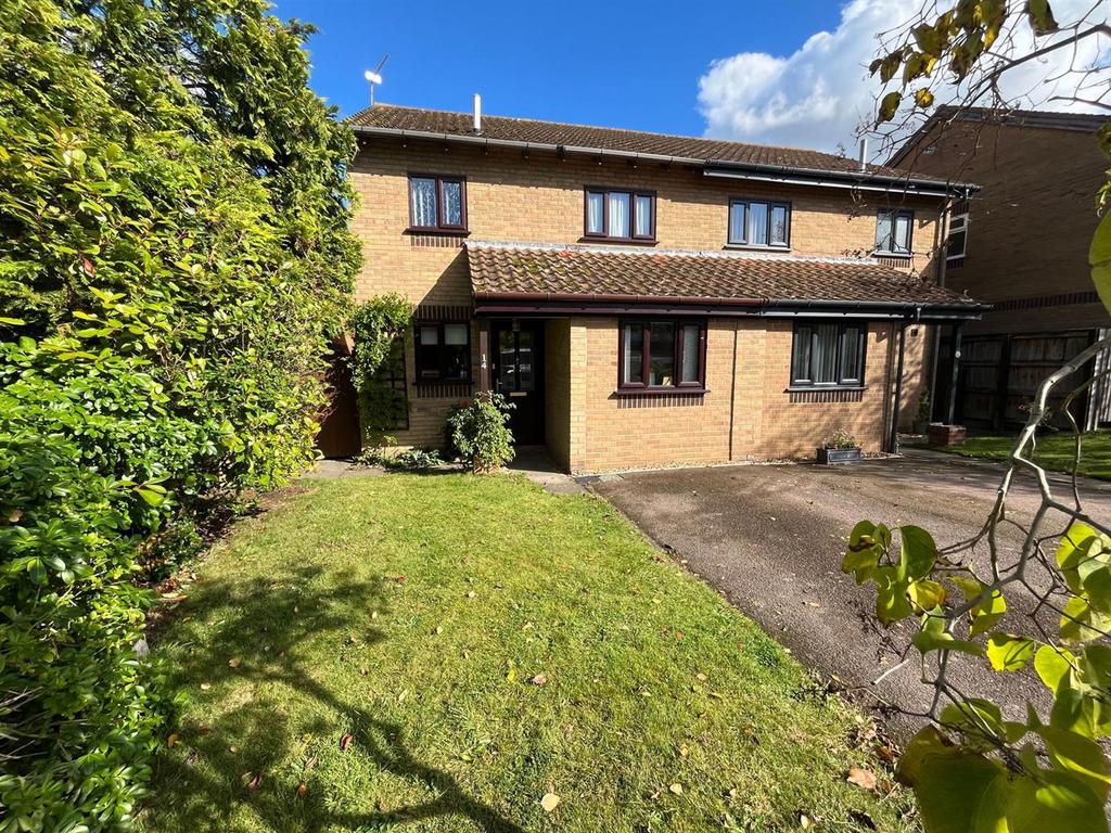 Nelson Close, Hethersett 3 bed semi-detached house - £260,000