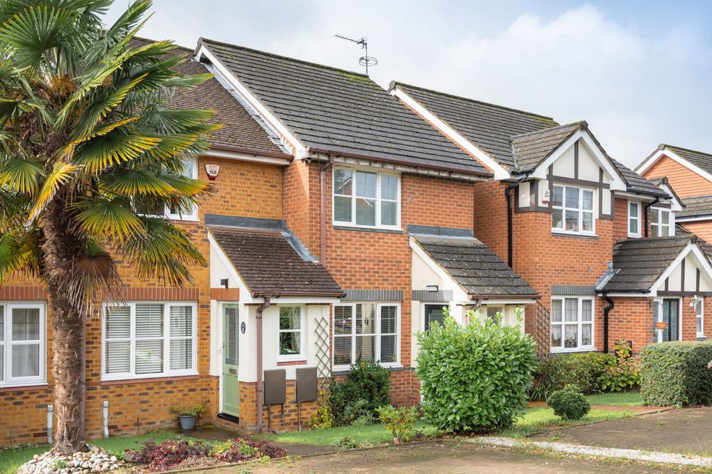 Admiral Way, Berkhamsted HP4 2 bed semi-detached house - £1,675 pcm (£ ...
