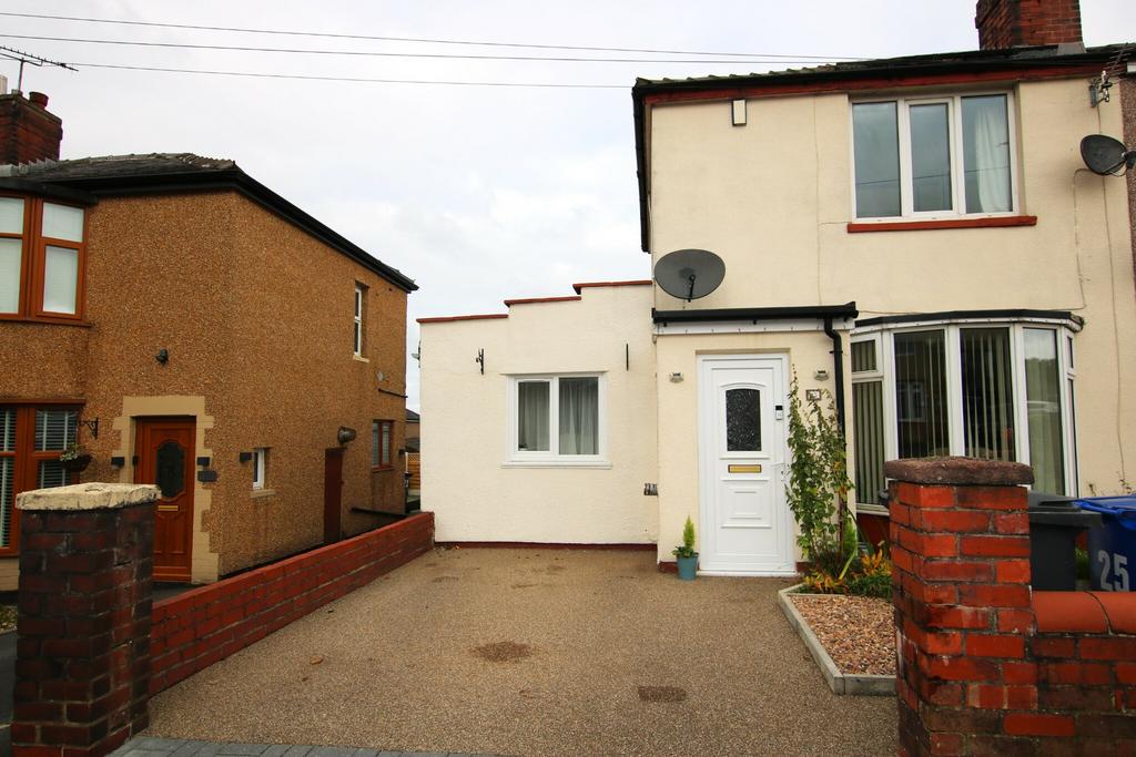 Brantwood Avenue,Knuzden, Blackburn 3 bed semi-detached house - £185,000