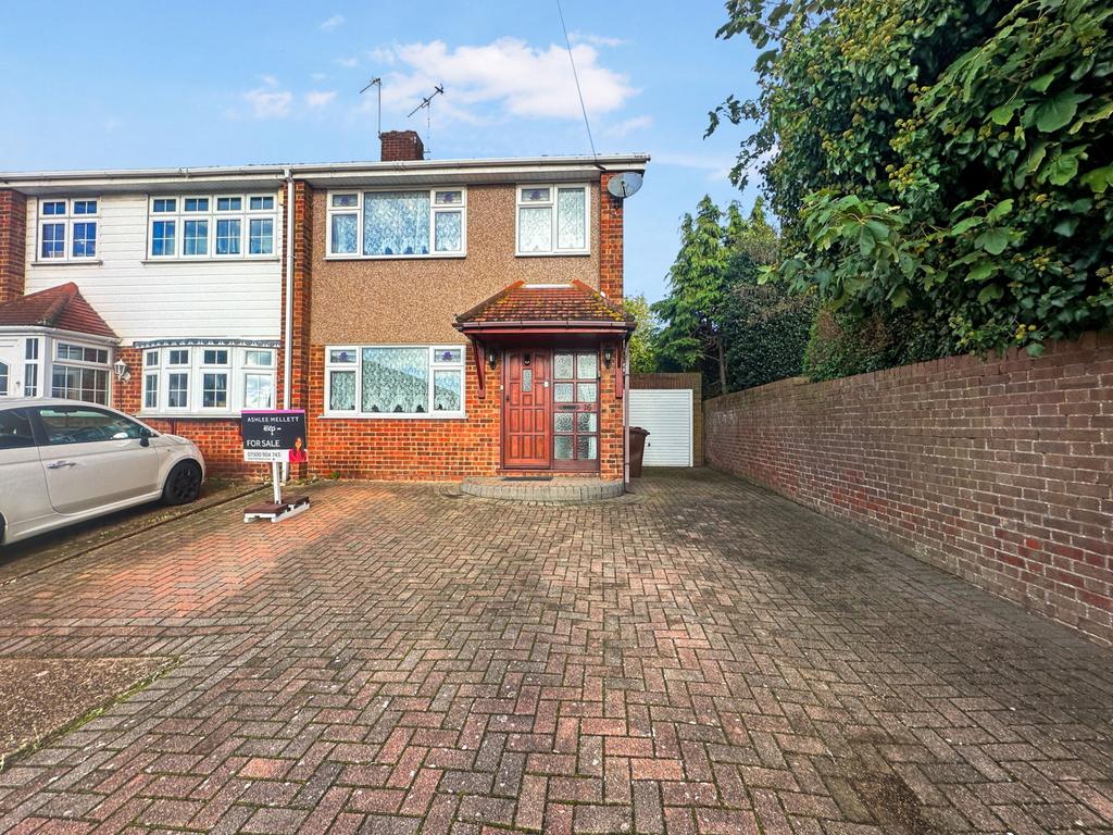 Russet Close, Stanford-le-hope SS17 3 bed semi-detached house for sale ...