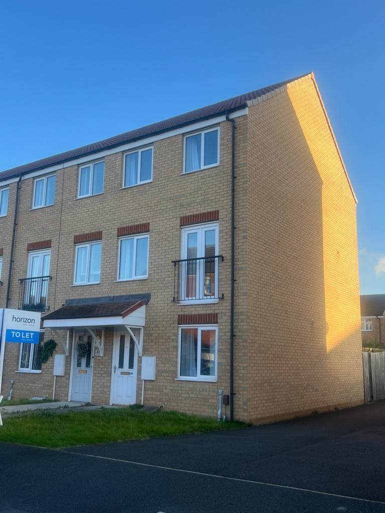 Hoskins Lane, Middlesbrough, North... 4 bed semi-detached house - £ ...