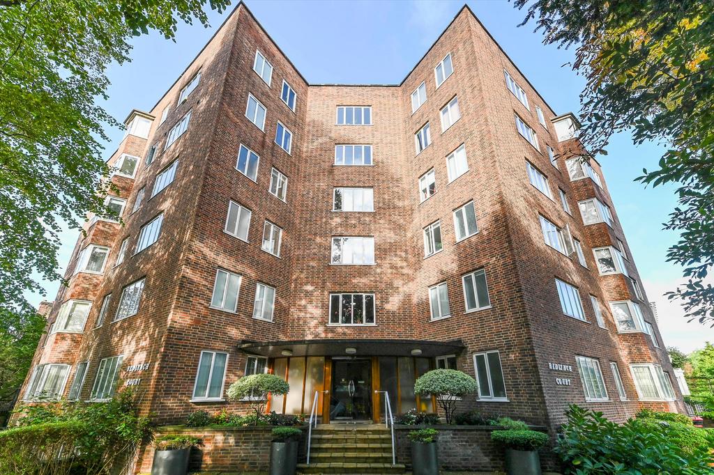 Redlynch Court, 70 Addison Road... 3 bed flat - £5,997 pcm (£1,384 pw)