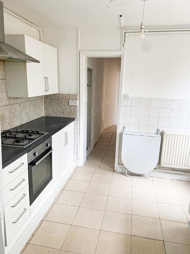 Denmark Road, London, SE25 1 bed flat - £1,200 pcm (£277 pw)