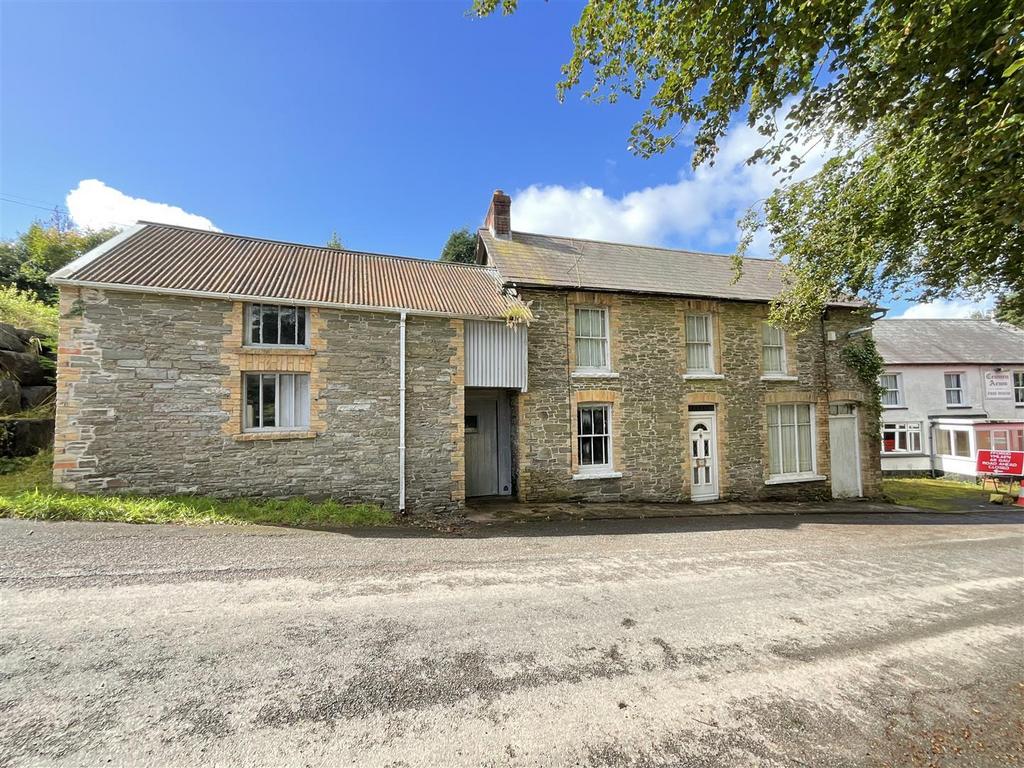 Llandeilo SA19 3 bed detached house for sale - £205,000