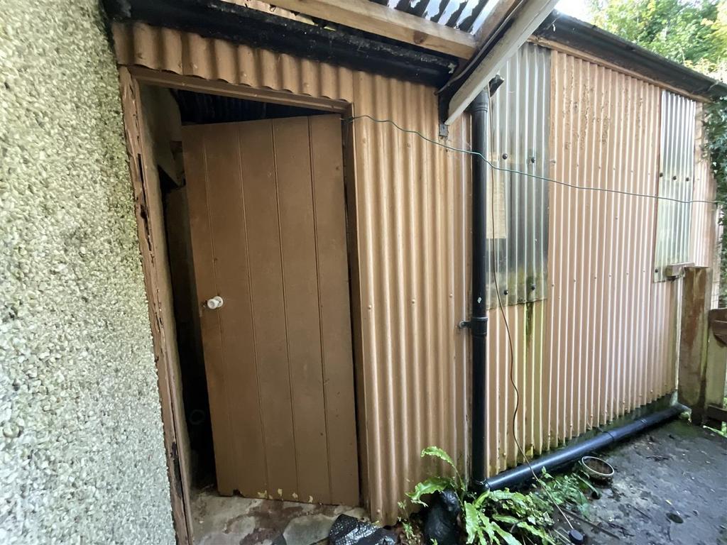Llandeilo SA19 3 bed detached house for sale - £205,000