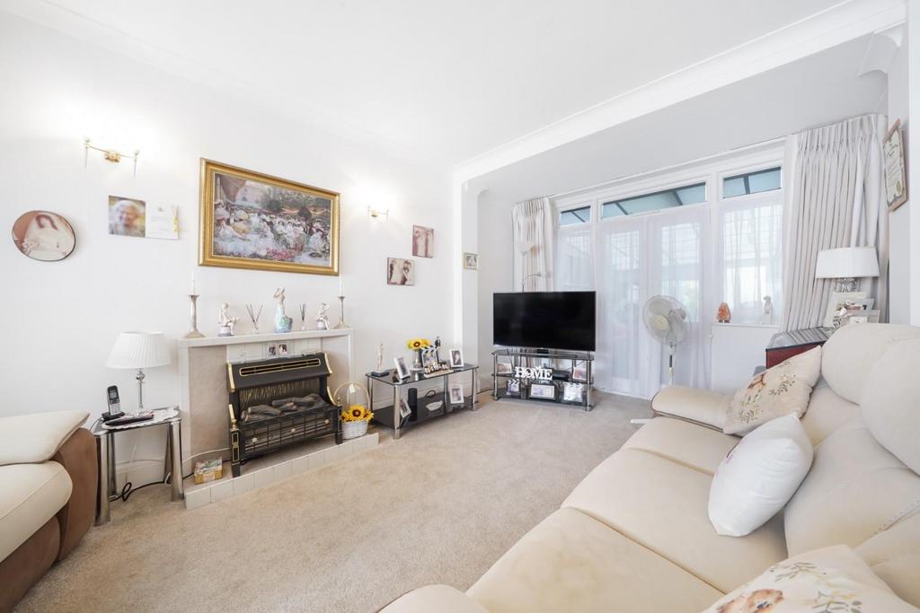 Birchen Grove, Wembley, NW9 8RT 3 bed semi-detached house for sale - £ ...